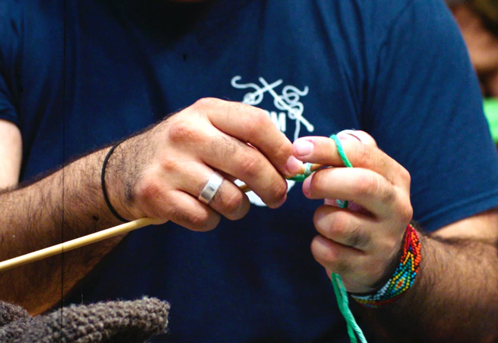 Hombres Tejedores: agujas e hilo para destejer estereotipos de género ...